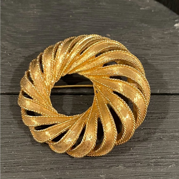 Boucher | Jewelry | Boucher 2 Round Swirl Wreath Gold Tone Vintage ...